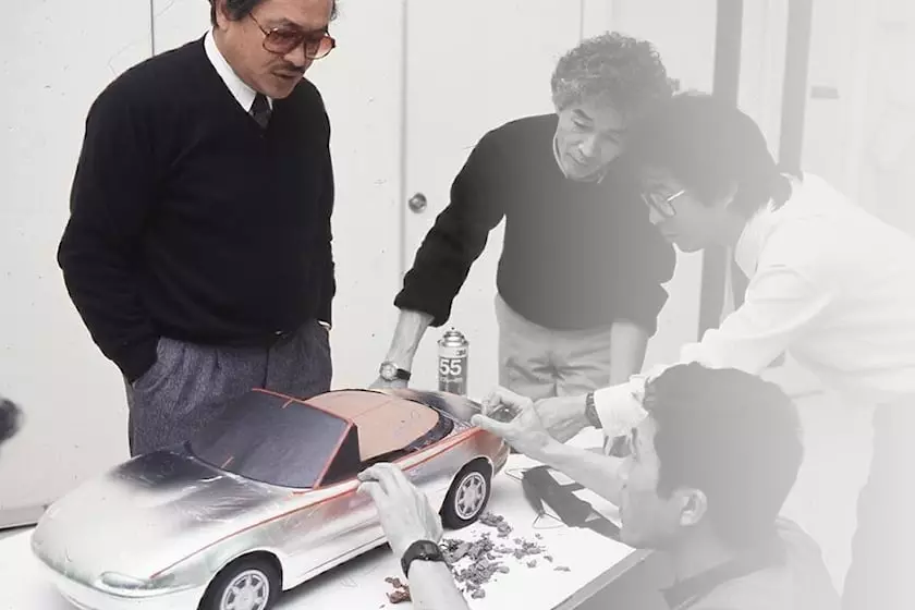 Designer vun der Mazda Miata, Shunji Tanaka, stierft am Alter vu 75