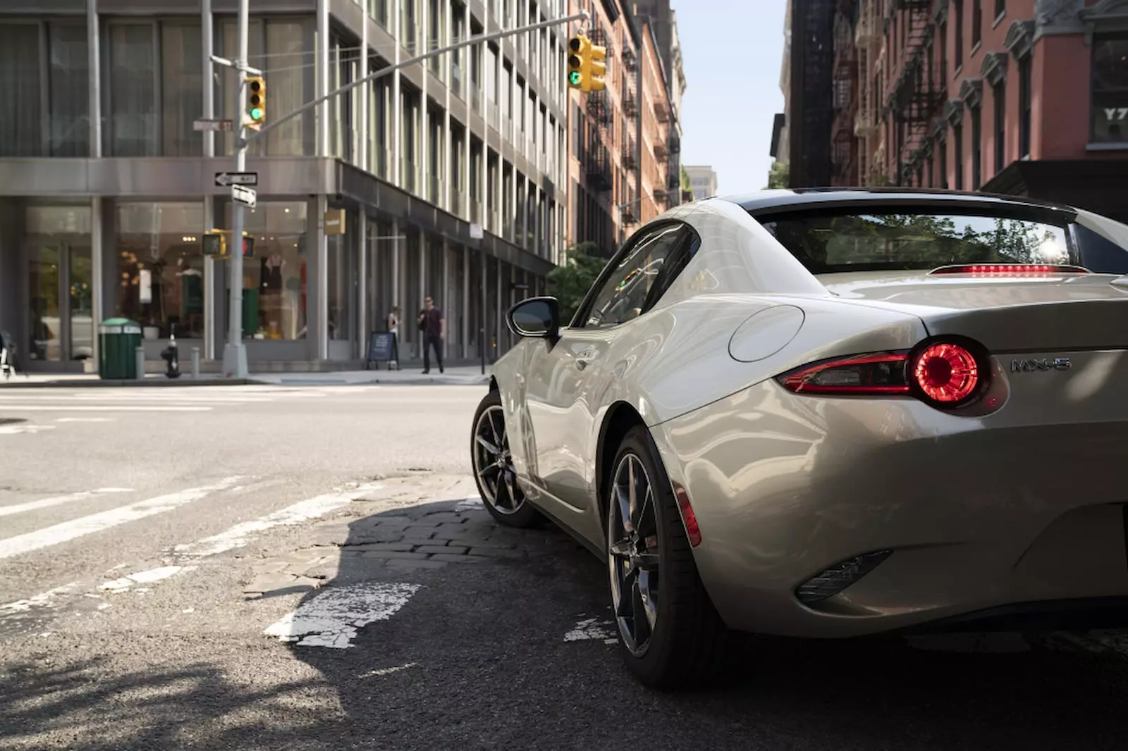 سيارة 2022 Mazda MX-5 Miata تصل بسعر جديد ولون جديد وديناميكيات جديدة