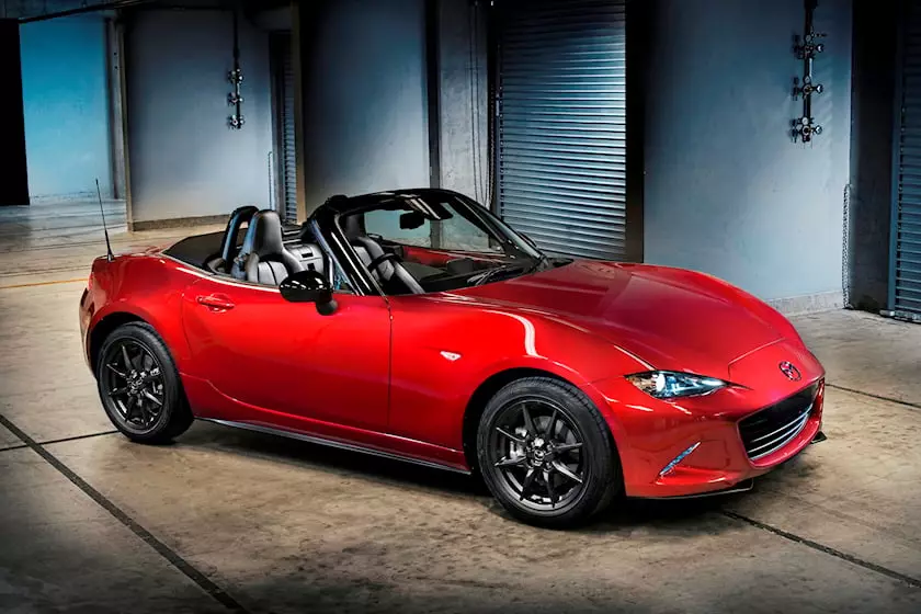 2016-2022 ማዝዳ MX-5 Miata የፊት አንግል እይታ