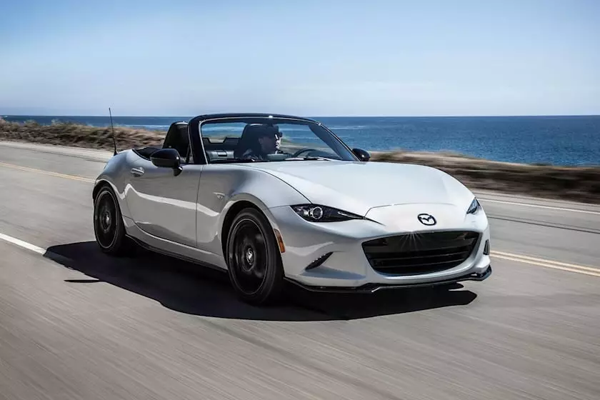 2016-2022 Mazda MX-5 Miata 前视驾驶