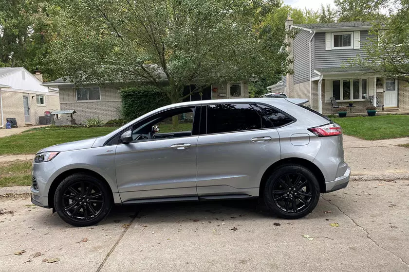 Faigheann Fear Ford Edge Saor in Aisce As Bheith ina Ghuí Dea 31234_3