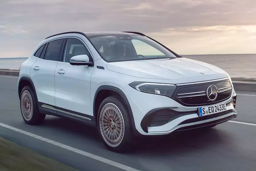 2022 Mercedes-Benz EQA SUV jazdy przedni kąt