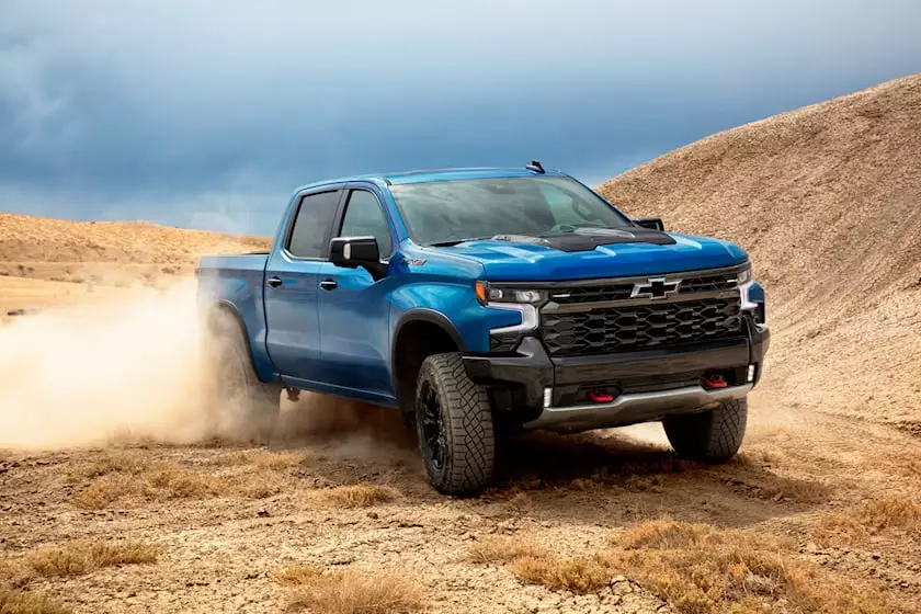 2022 Chevrolet Silverado 1500 μπροστινή όψη οδήγησης