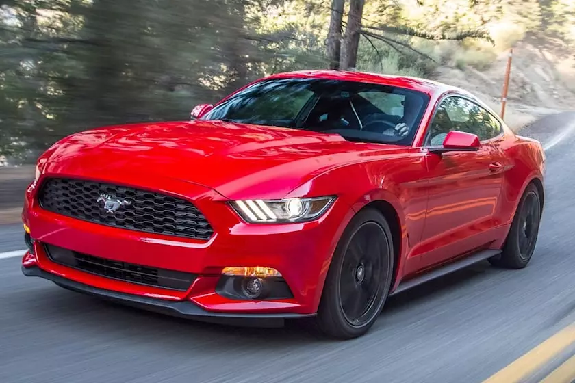 2015-2017 Ford Mustang Coupe ફ્રન્ટ સાઇડ ઇન મોશન