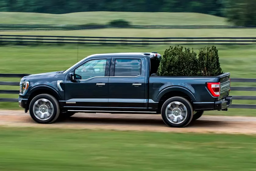 2021-2022 Ford F-150 külgvaatega sõitmine