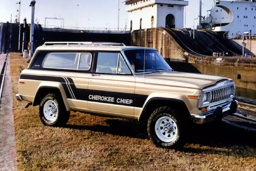 Kaasaegne Cherokee Chief on kaheukseline džiip, mida maailm vajab 31465_5