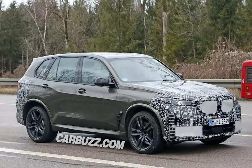 Faceliftované BMW X5 M Spotted Hiding Behind Fresh Camo 3154_1