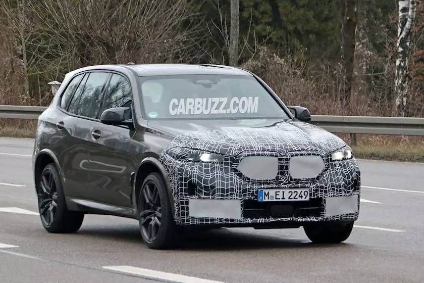 Faceliftované BMW X5 M Spotted Hiding Behind Fresh Camo 3154_8