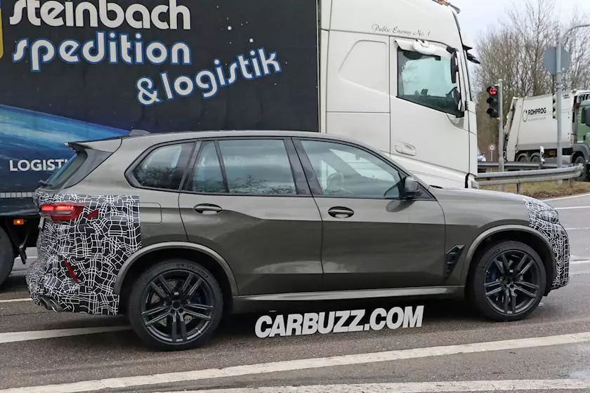 Faceliftované BMW X5 M Spotted Hiding Behind Fresh Camo 3154_9