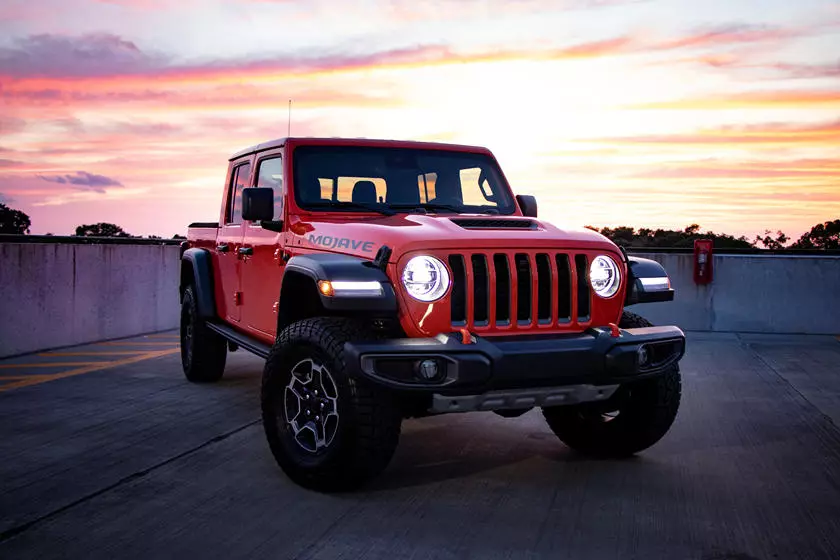 2020-2021 Jeep Gladiator frontālais aspekts