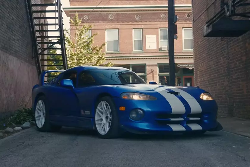 Fearless Dodge Viper GTS -omistaja ajaa kaikkialla 31671_1