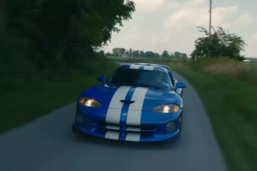 Fearless Dodge Viper GTS -omistaja ajaa kaikkialla 31671_9