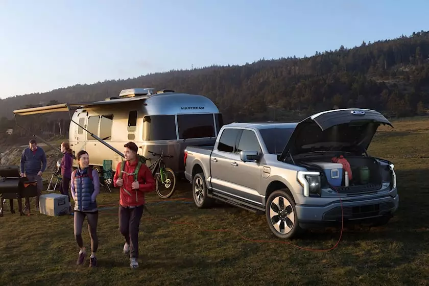 2022 Ford F-150 Lightning Vista de Ângulo Frontal