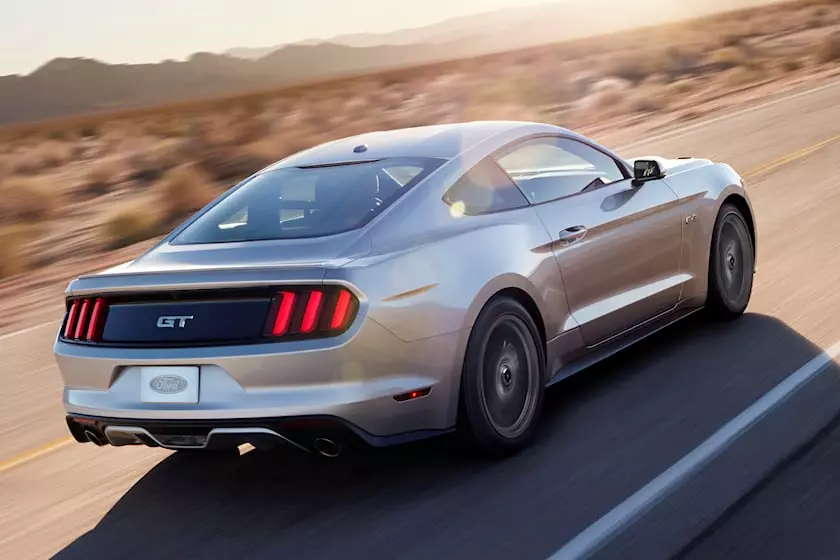 2015-2017 Ford Mustang GT Coupe การขับขี่แบบมองหลัง