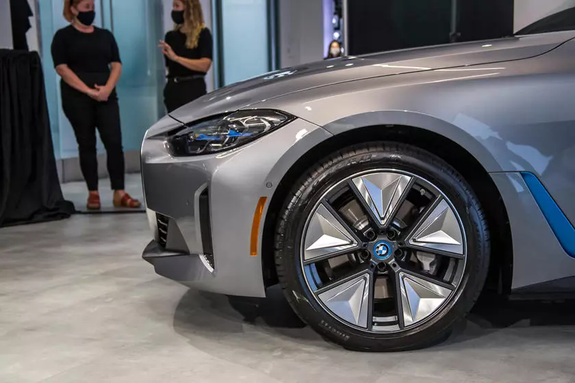 2022 BMW i4 Kuyang'ana Koyamba: Kusintha Kwafika 3190_2