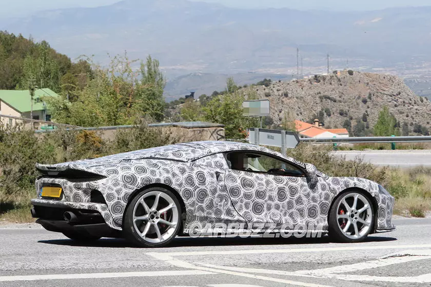 Hii Ndio Mara ya Mwisho Kuona McLaren GT Imefunikwa Katika Camo 31918_5