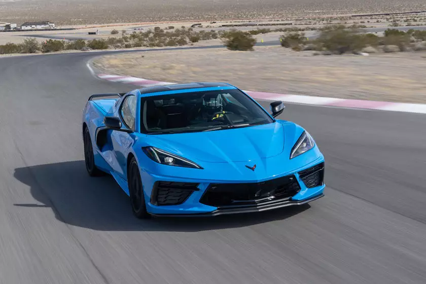 2020-2021 Chevrolet Corvette C8 ขับรถมุมด้านหน้า