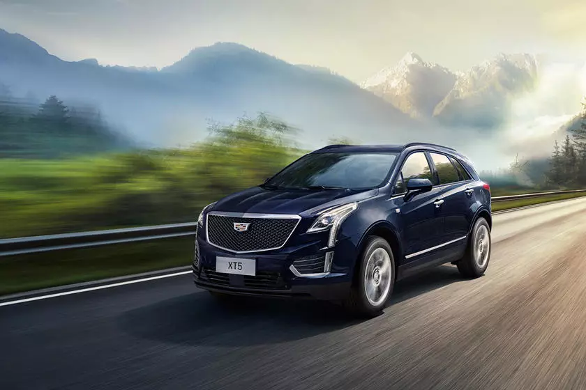 2020-2022 Cadillac XT5 kjøring forfra