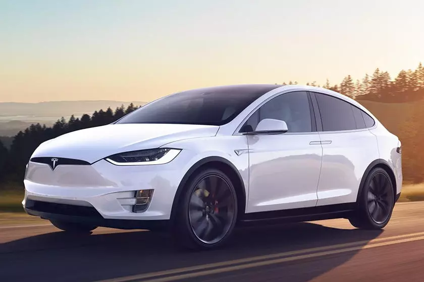 Tesla Model X 2016-2019, вид спереди, вождение