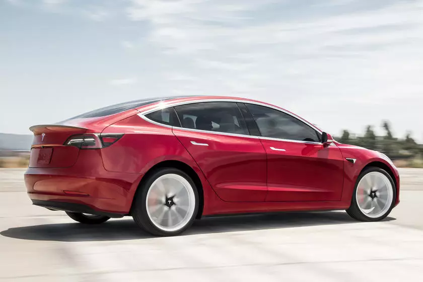 2017-2019 Tesla Model 3 측면도 운전