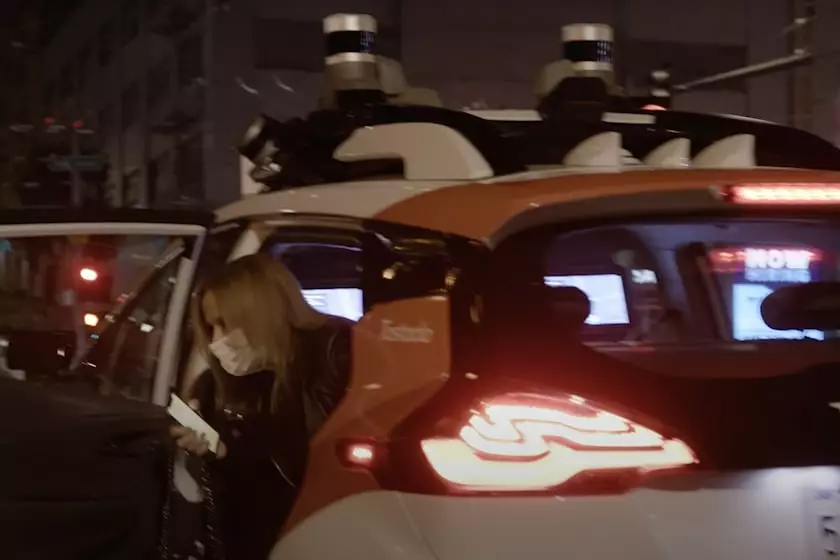 Mira a Mary Barra dar unha volta nun Chevrolet Bolt sen condutor 32041_7