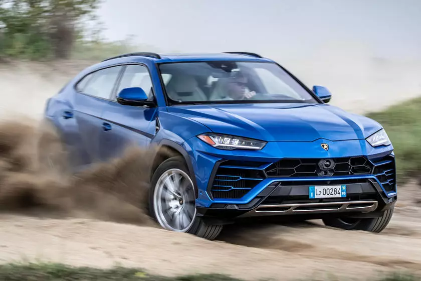 Lamborghini Urus wëll de Bentley Bentayga schloen 32110_1