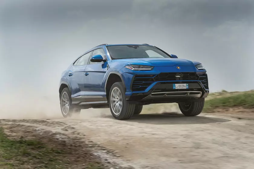 Lamborghini Urus хочет побить Bentley Bentayga 32110_5