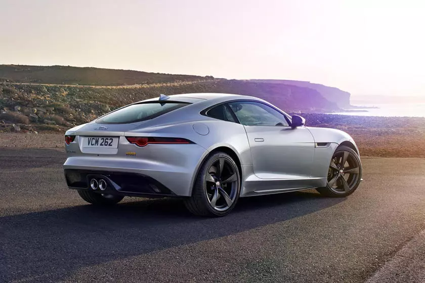 Pandangan Sudut Belakang Jaguar F-TYPE Coupe 2017-2020