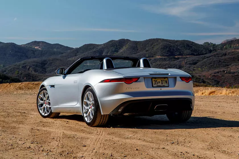 2017–2020 „Jaguar F-TYPE“ kabrioletas, vaizdas iš galinio kampo