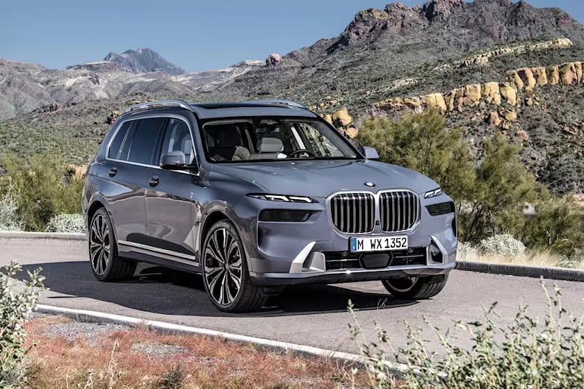 2023 BMW X7 ရှေ့ထောင့်မြင်ကွင်း