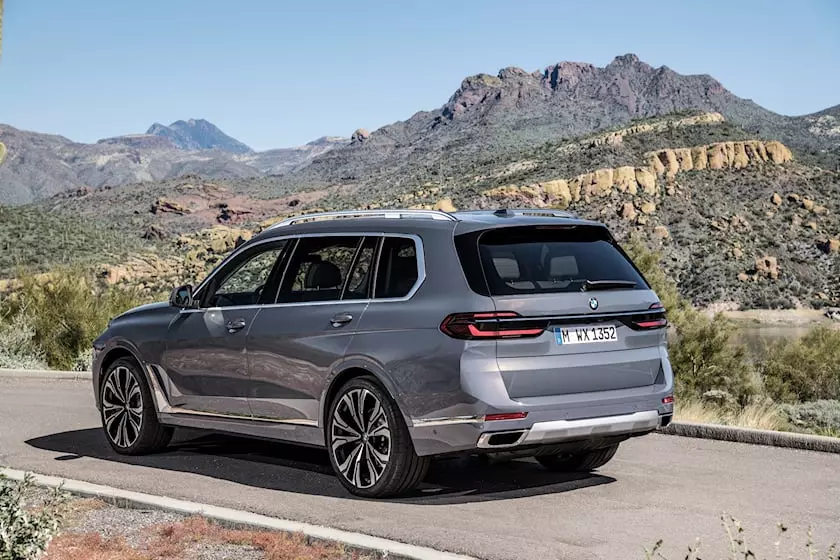 2023 BMW X7 Golygfa Ongl Gefn