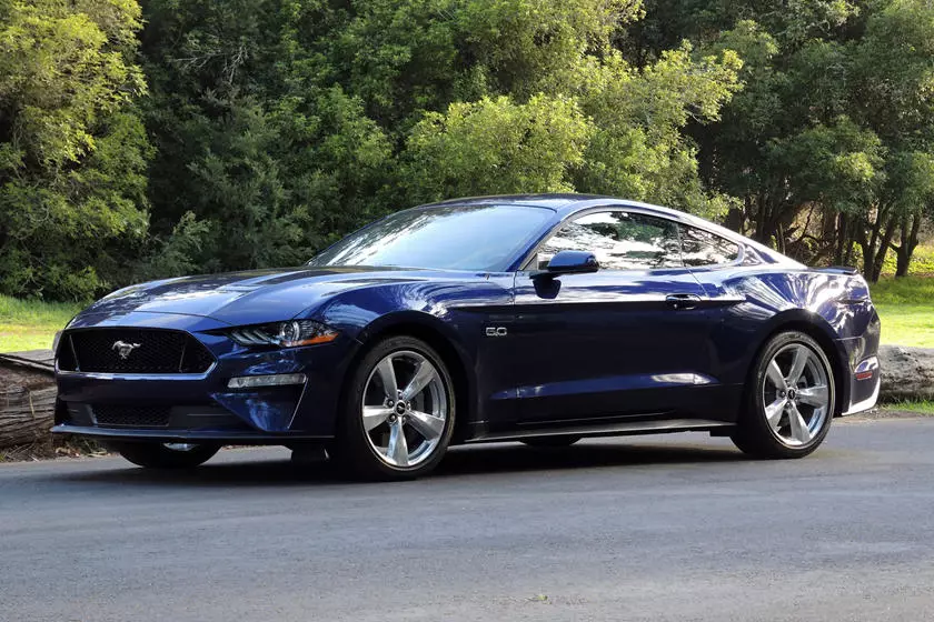 2018-2021 ፎርድ Mustang GT Coupe የፊት አንግል እይታ