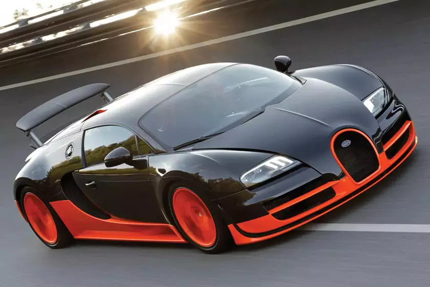 Bugatti entek Çiron bilen ýerine ýetirilmän biler 32309_10