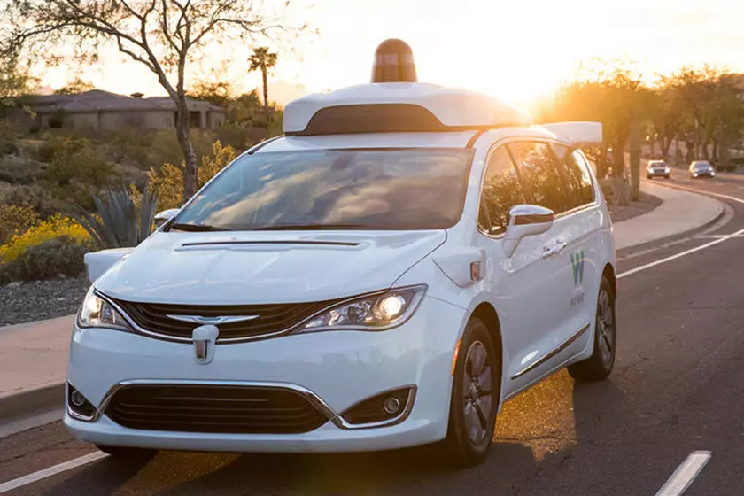 Waymo bewiist dat robots bettere bestjoerders binne as minsken