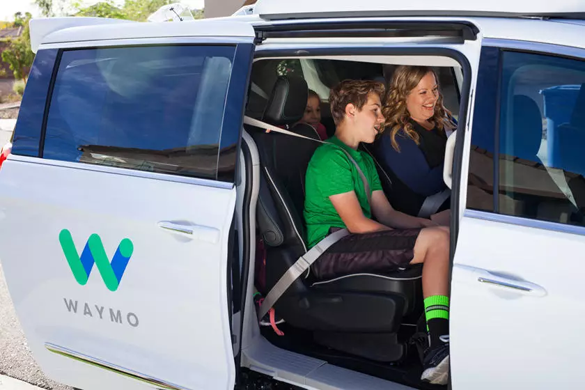 Waymo robotlar odamlardan ko'ra yaxshiroq haydovchi ekanligini isbotladi 3241_8