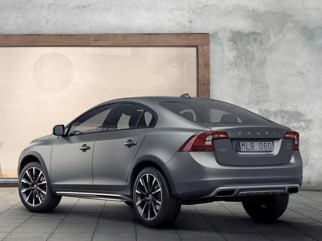 Volvo надеется, что S60 Cross Country понравится 500 американским яппи 32453_2