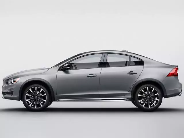 Umaasa ang Volvo na Mag-apela ang S60 Cross Country sa 500 American Yuppies 32453_3