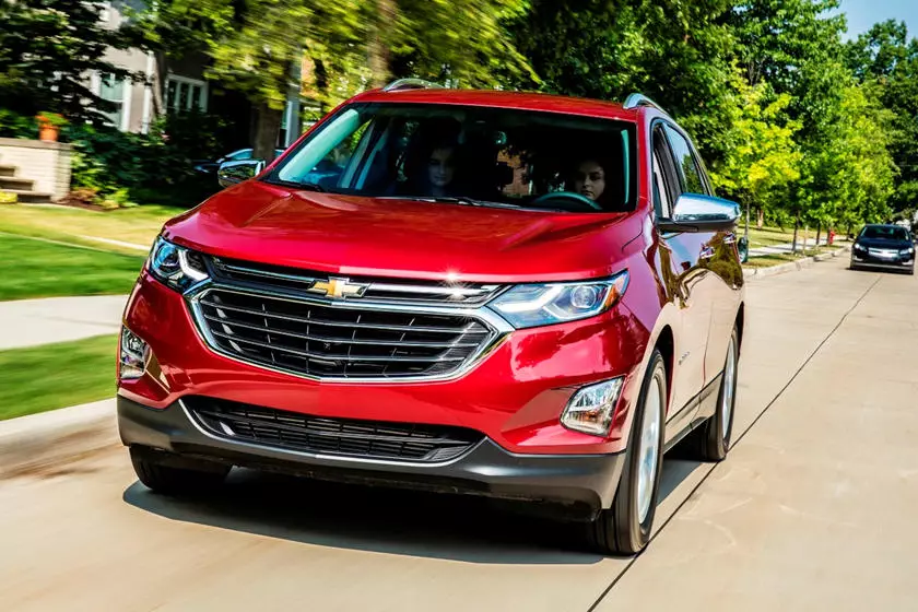 Mengemudi Tampilan Depan Chevrolet Equinox 2018-2020