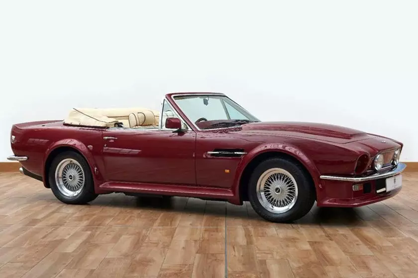 David Beckham-en Aston Martin V8 Volante arraroa maisulana da 32594_1