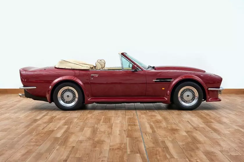 ඩේවිඩ් බෙකම්ගේ Rare Aston Martin V8 Volante යනු විශිෂ්ට නිර්මාණයකි 32594_3