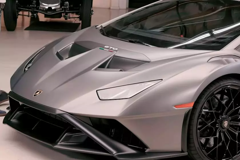 Jay Leno megbirkózik a Lamborghini legkeményebb Huracánjával 3259_2