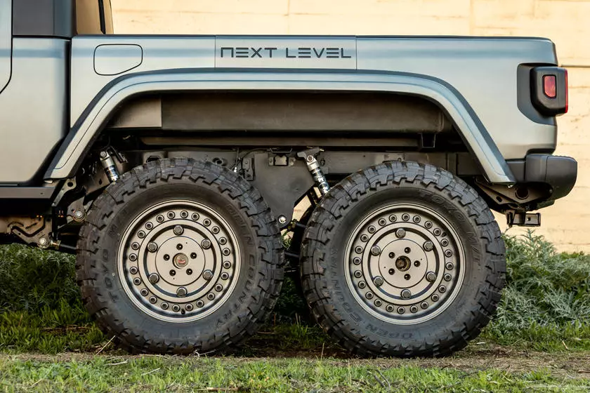 Jeep Gladiator 6x6 เปิดตัวพร้อมป้ายราคา 145,000 ดอลลาร์ 32613_5