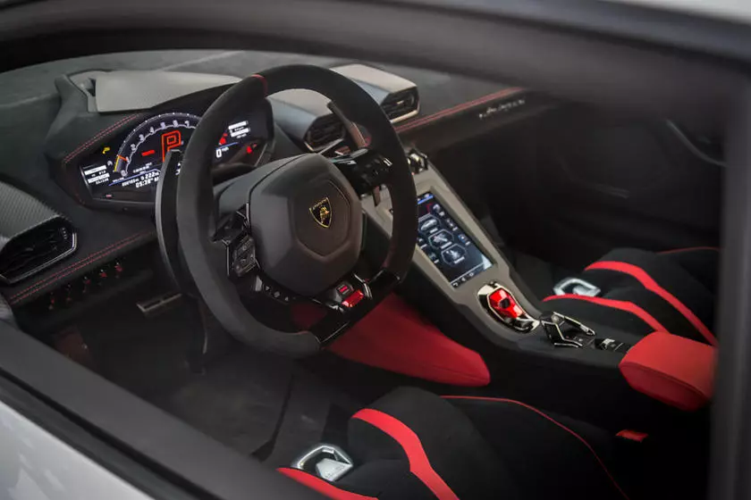 Kako je Lamborghini Huracan STO naredil za cestni dirkalnik 3266_18