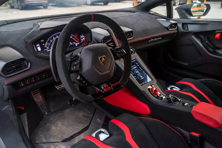 Kako je Lamborghini Huracan STO naredil za cestni dirkalnik 3266_32