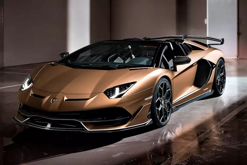 2020-2021 Lamborghini Aventador SVJ Roadster przedni kąt widzenia