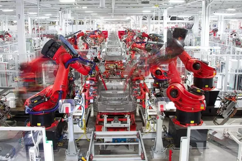 Tesla's Texan Gigafactory e tla theha mesebetsi e mecha ea 15,000