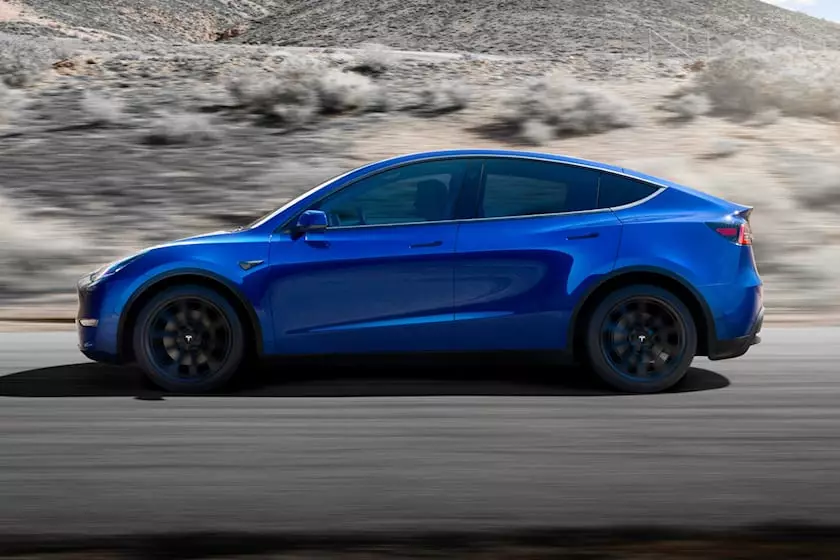 2020-2022 Tesla Model Y sivukulmaajo