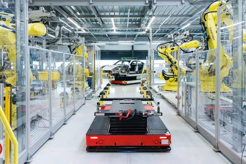 La fabbrica Porsche del futuro pronta per la produzione Taycan 32923_1