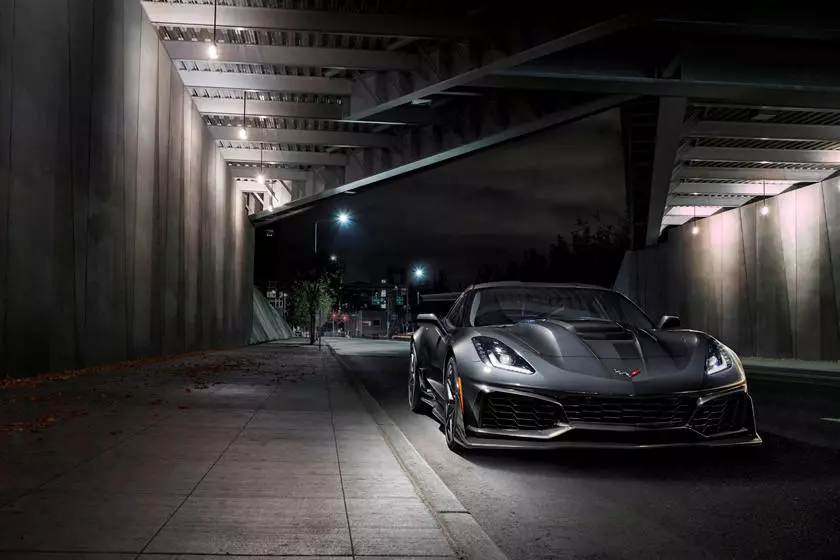 2019 Chevrolet Corvette ZR1 Coupe Vista d'angle frontal