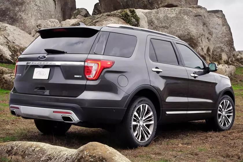 2016-2017 Ford Explorer Rear Three-Quarter Right Side View